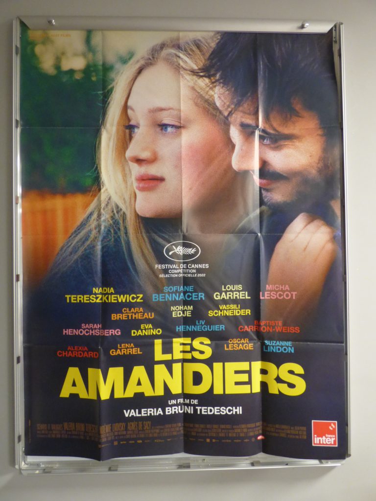 Affiche de cinéma du film Les amandiers